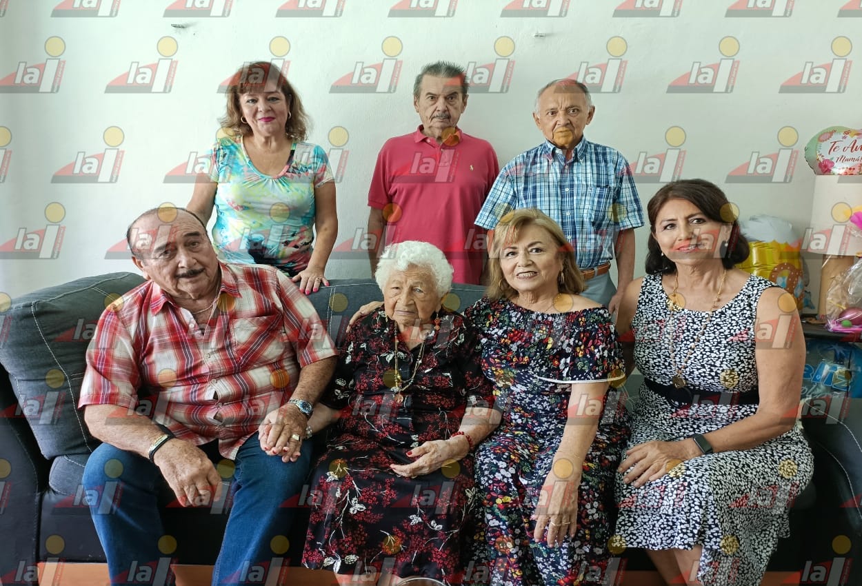 Maestra jubilada cumple 104 años