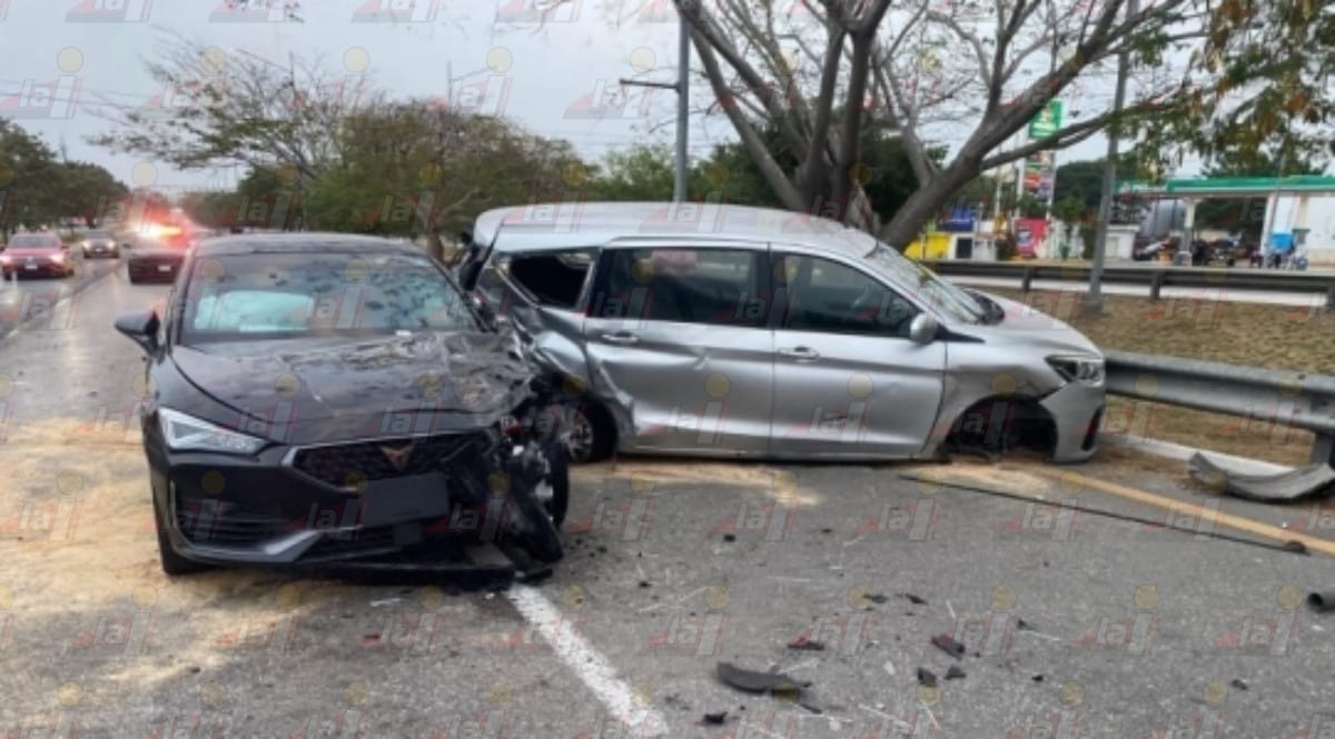 Por dormirse, causa fuerte choque en el Periférico de Mérida Por dormirse, causa fuerte choque en el Periférico de Mérida