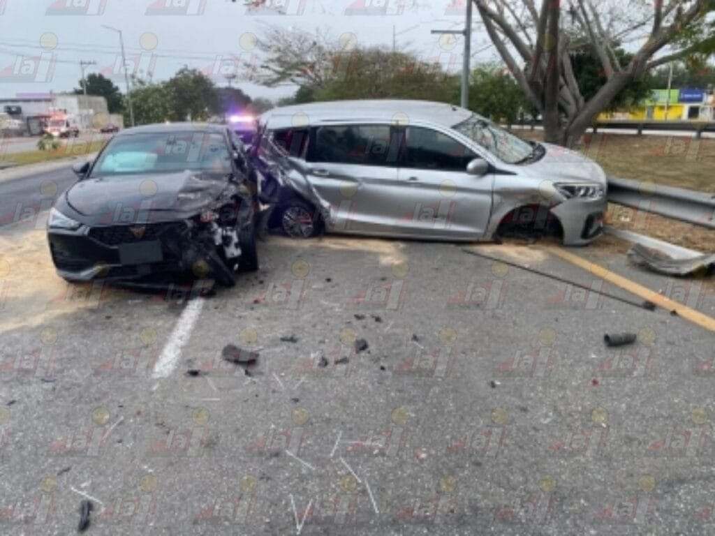 Por dormirse, causa fuerte choque en el Periférico de Mérida Por dormirse, causa fuerte choque en el Periférico de Mérida