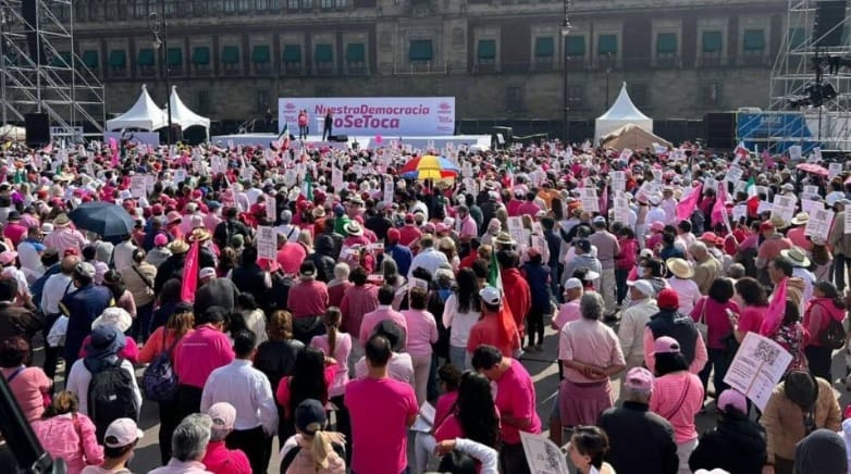 Realizan Mega Marcha Por La Democracia En La Ciudad De México
