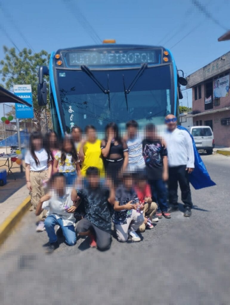 Choferes del 'Va y Ven' celebraron el día del niño